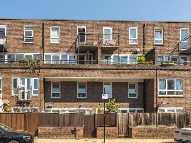 3 bedroom maisonette for sale