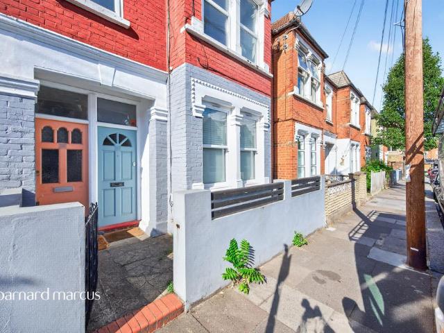 3 bedroom maisonette for sale