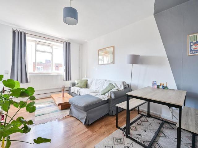 3 bedroom maisonette for sale