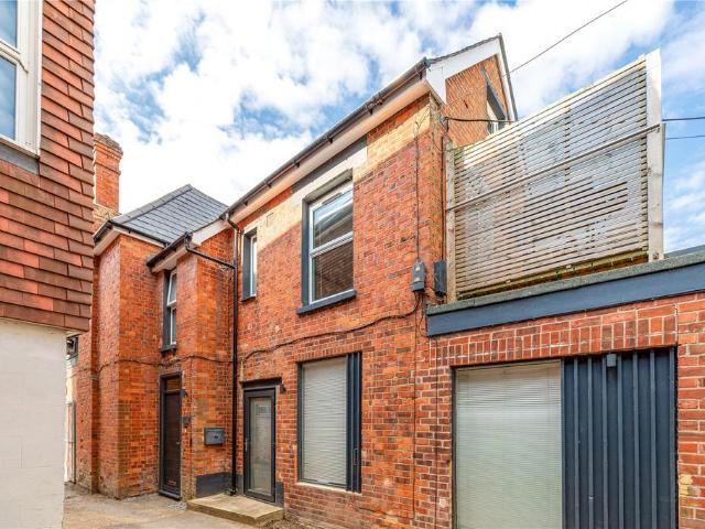 3 bedroom maisonette for sale