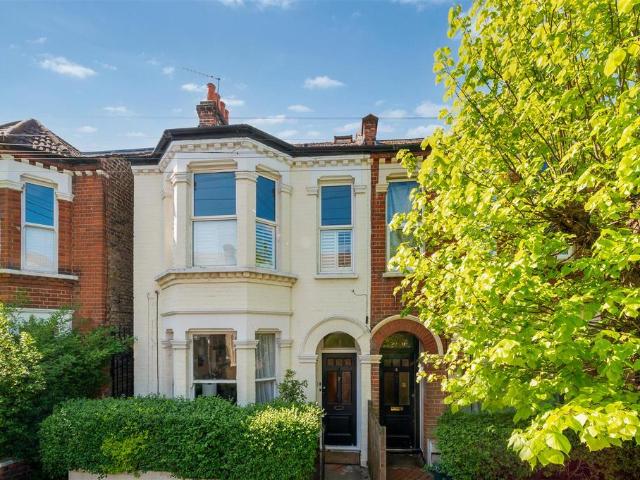 3 bedroom maisonette for sale