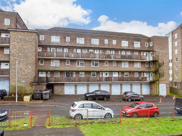 3 bedroom maisonette for sale