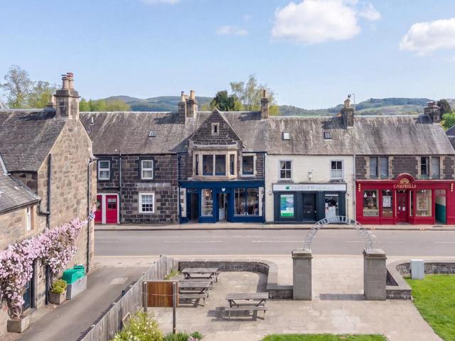 3 bedroom maisonette for sale