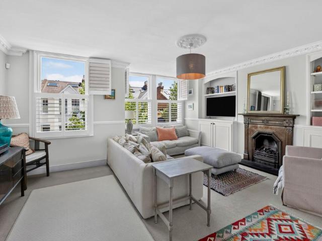 3 bedroom maisonette for sale