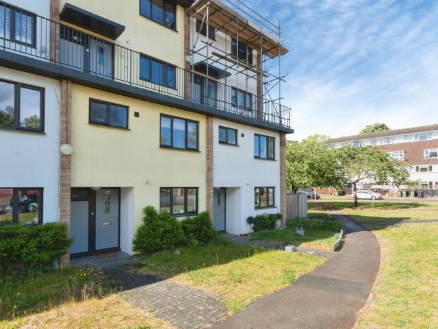 3 bedroom maisonette for sale