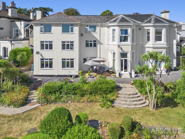 3 bedroom maisonette for sale