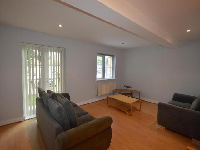3 bedroom maisonette for sale
