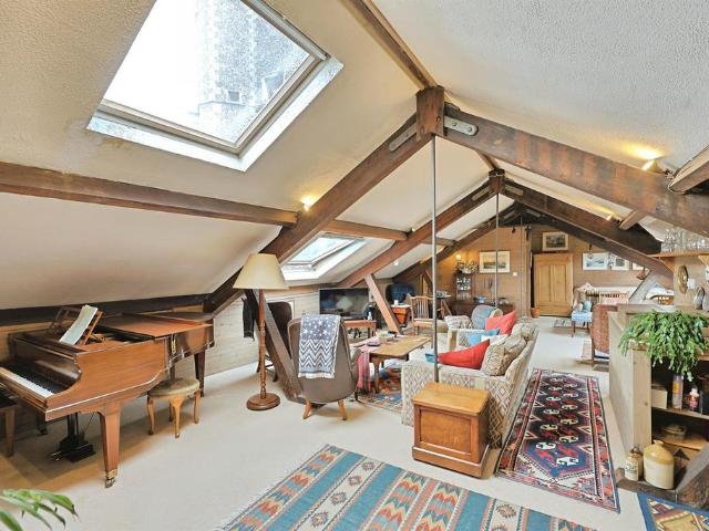 3 bedroom maisonette for sale