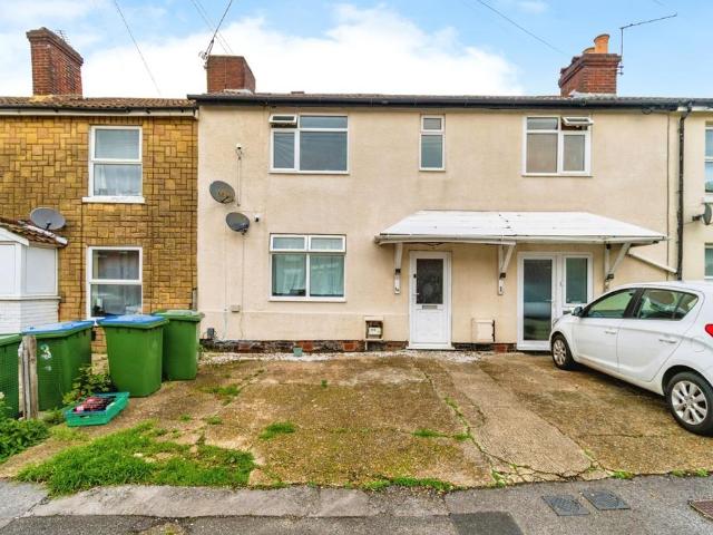 3 bedroom maisonette for sale