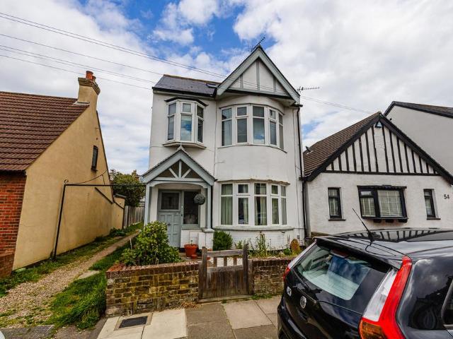 3 bedroom maisonette for sale