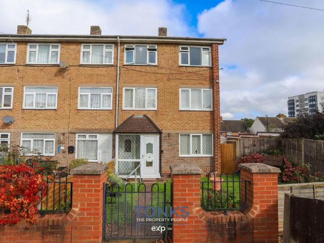 3 bedroom maisonette for sale