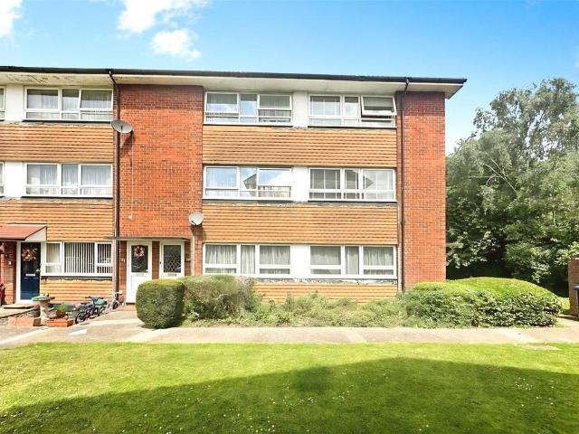3 bedroom maisonette for sale