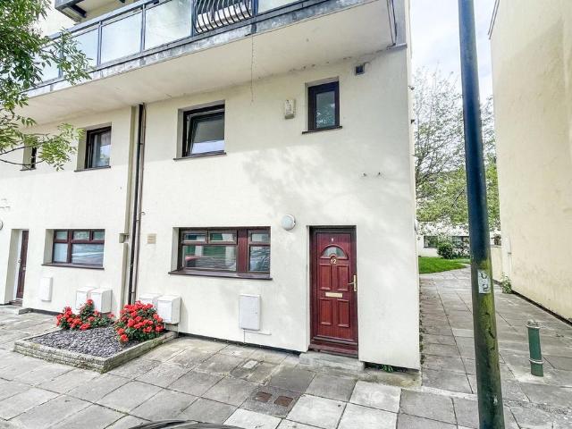 3 bedroom maisonette for sale