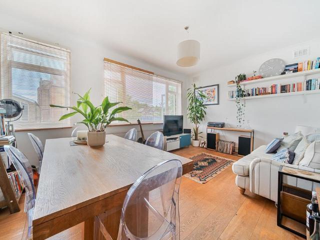 3 bedroom maisonette for sale