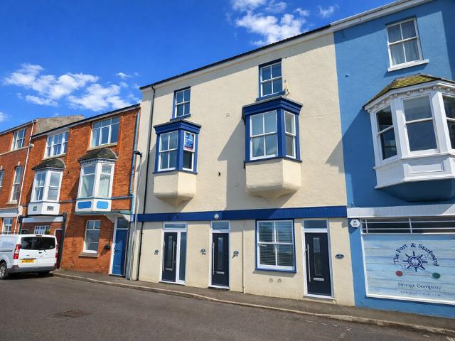 3 bedroom maisonette for sale