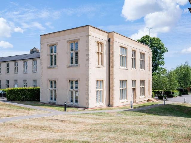 3 bedroom maisonette for sale