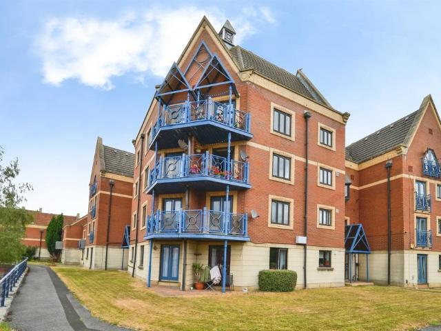 3 bedroom maisonette for sale