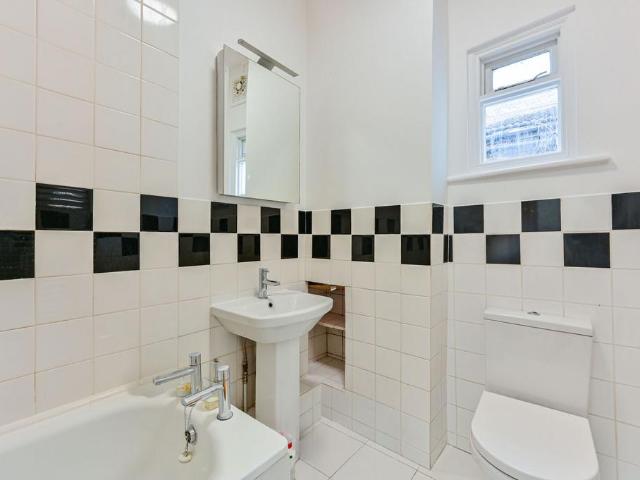 3 bedroom maisonette for sale