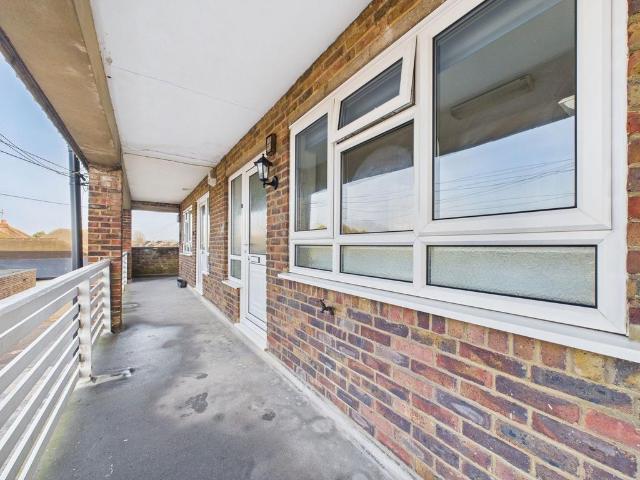 3 bedroom maisonette for sale
