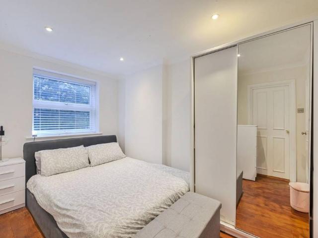 3 bedroom maisonette for sale