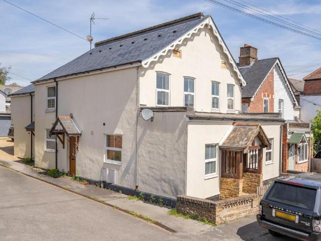 3 bedroom maisonette for sale