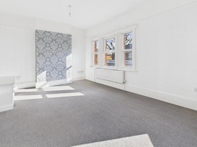3 bedroom maisonette for sale
