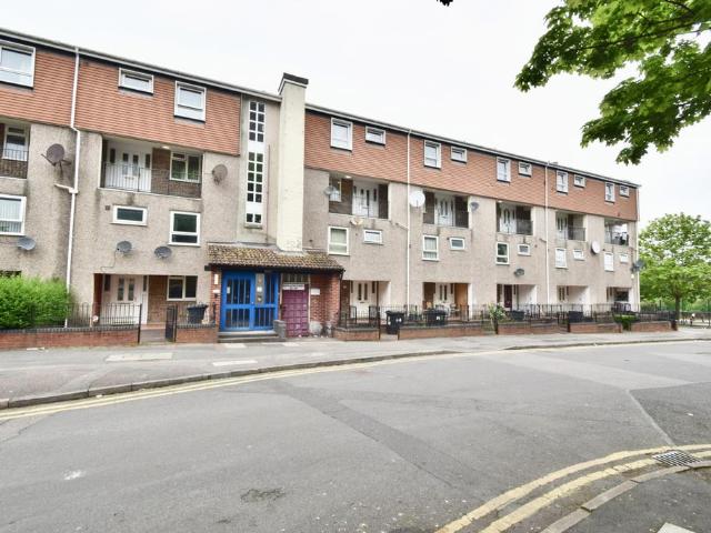 3 bedroom maisonette for sale