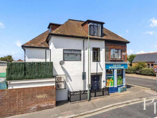 3 bedroom maisonette for sale