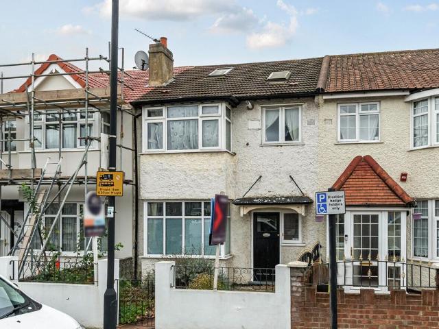 3 bedroom maisonette for sale