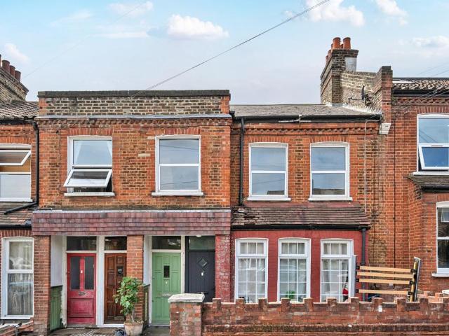 3 bedroom maisonette for sale
