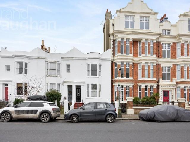 3 bedroom maisonette for sale