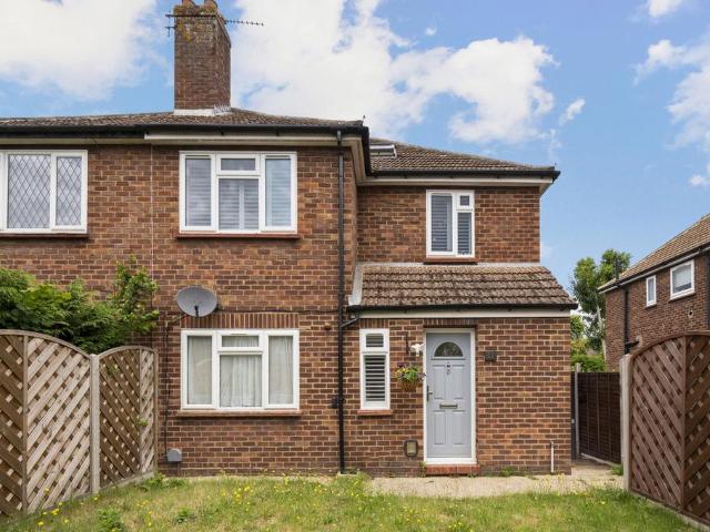 3 bedroom maisonette for sale
