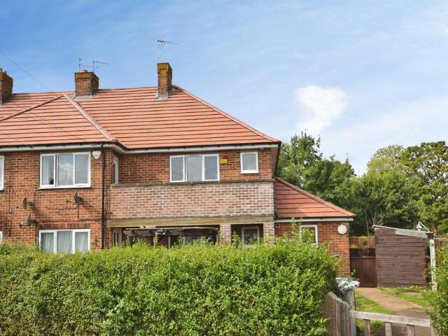 3 bedroom maisonette for sale