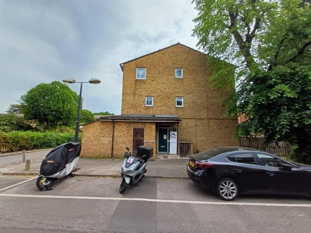 3 bedroom maisonette for sale