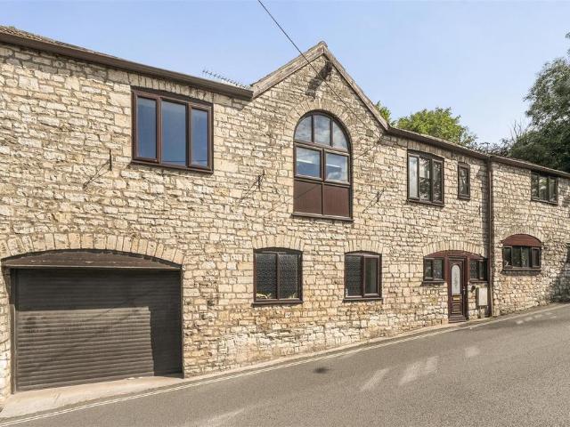 3 bedroom maisonette for sale