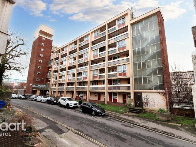 3 bedroom maisonette for sale