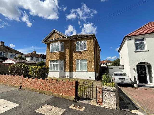 3 bedroom maisonette for sale