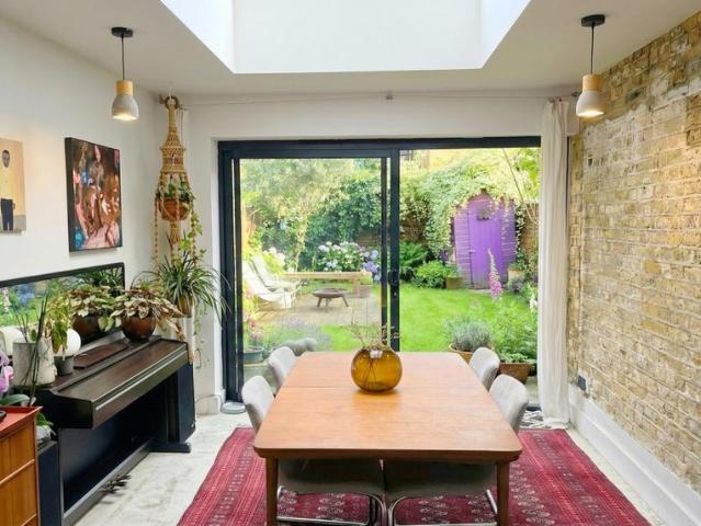 3 bedroom maisonette for sale