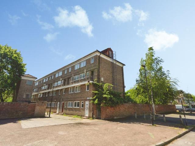 3 bedroom maisonette for sale