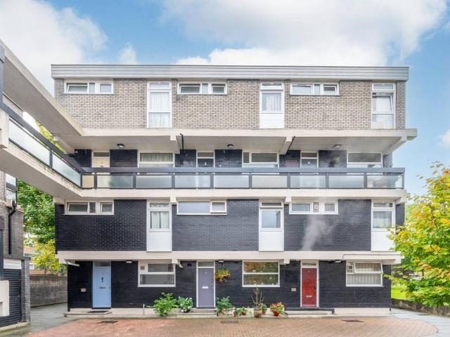 3 bedroom maisonette for sale