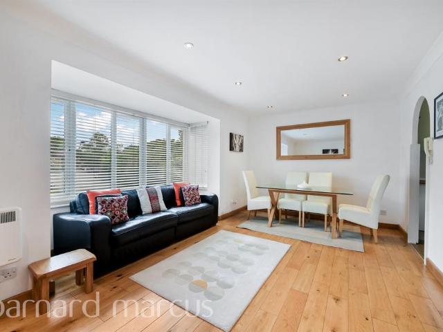 3 bedroom maisonette for sale