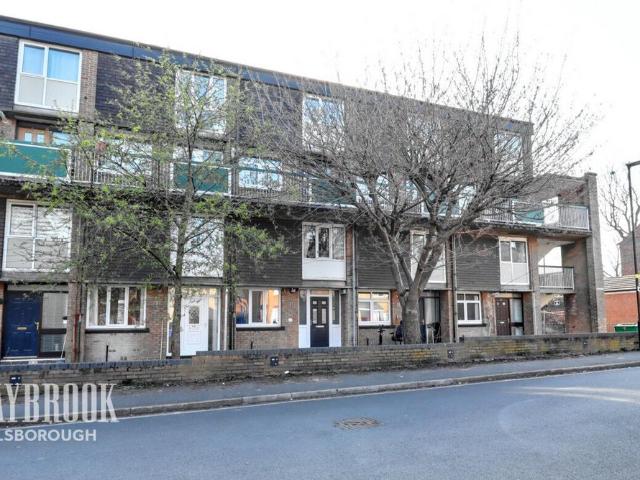 3 bedroom maisonette for sale