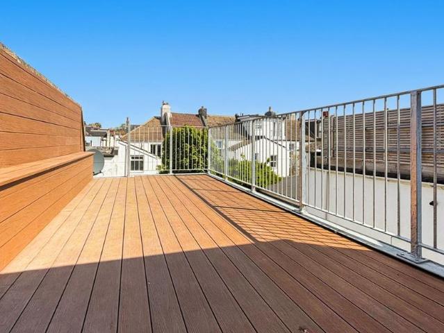 3 bedroom maisonette for sale