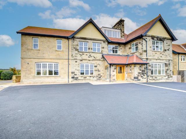 3 bedroom maisonette for sale