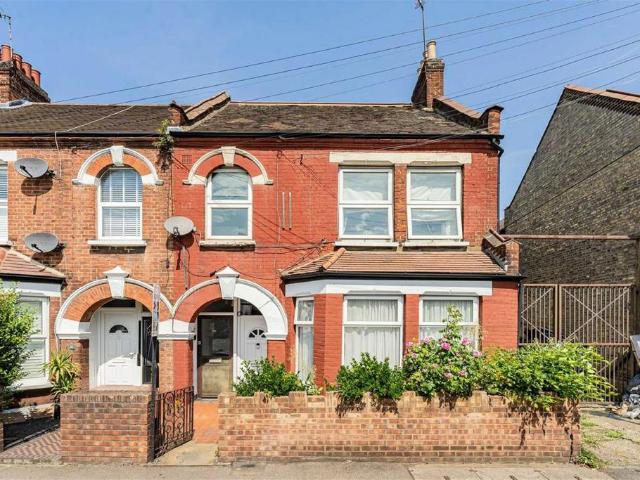 3 bedroom maisonette for sale