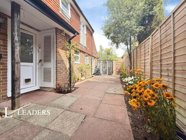 3 bedroom maisonette for sale