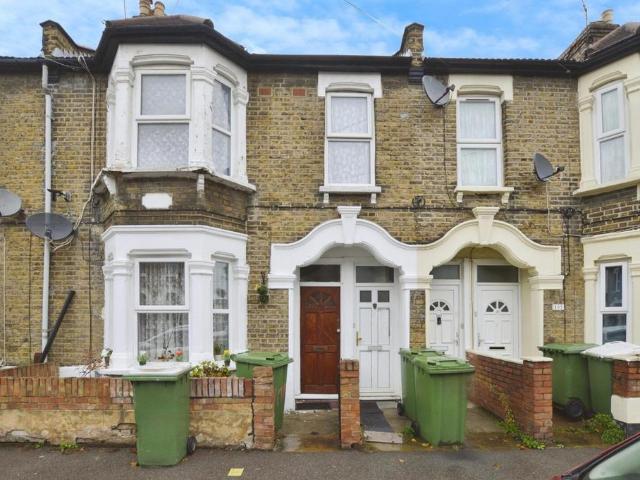3 bedroom maisonette for sale