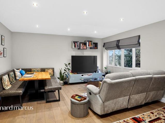 3 bedroom maisonette for sale