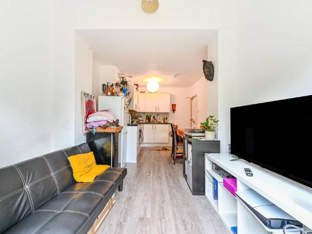 3 bedroom maisonette for sale