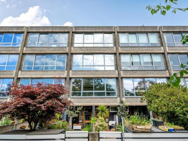 3 bedroom maisonette for sale